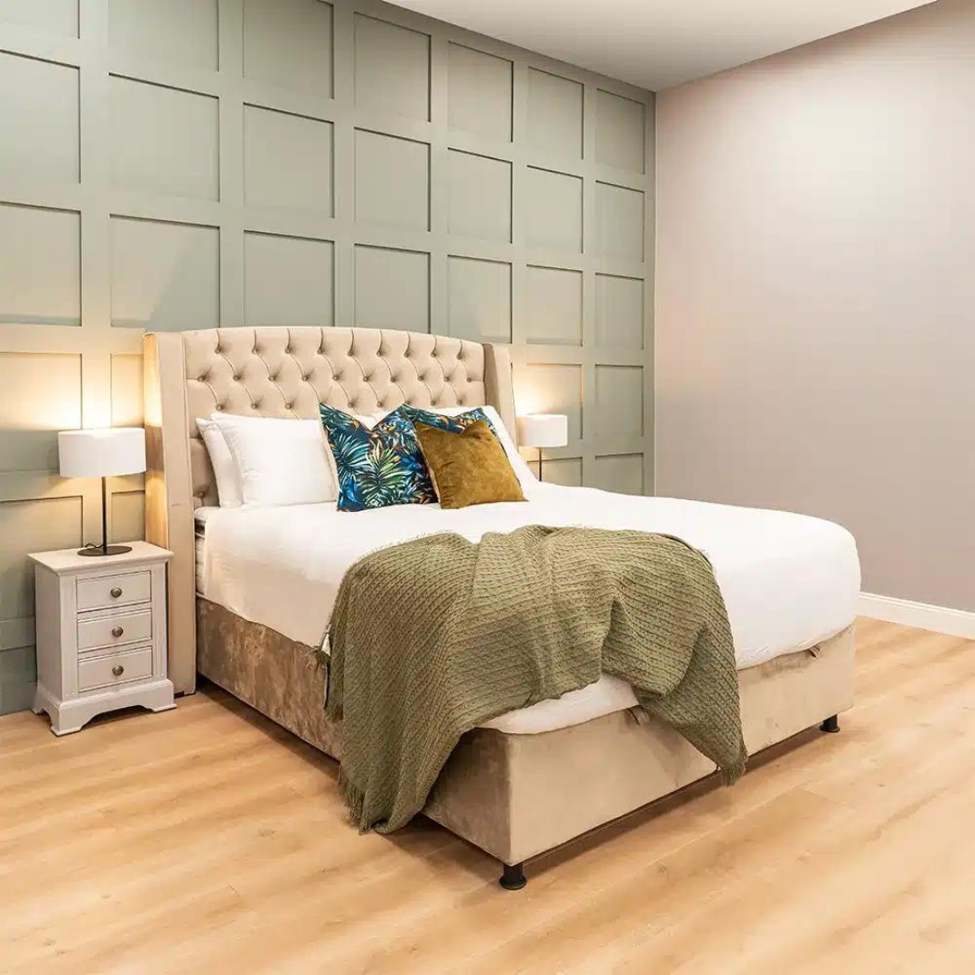 DES KELLY INTERIORS SALE NOW ON - Westend Shopping